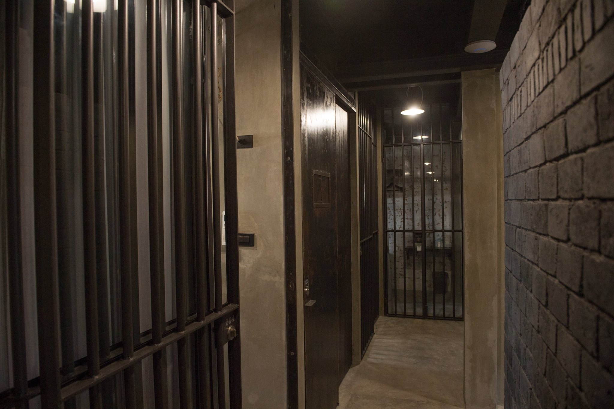 Have a Taste of Luxurious Prison Life at the Bizarre Sook Station ...